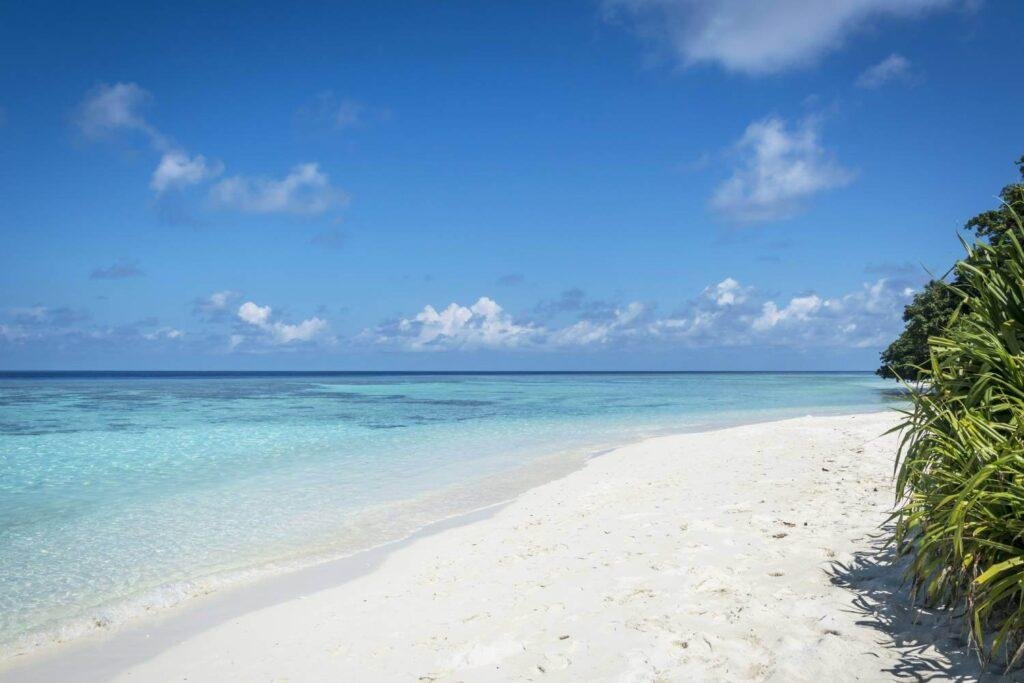 10 Best Islands to Visit in Maldives | Beach Vacation Maldives